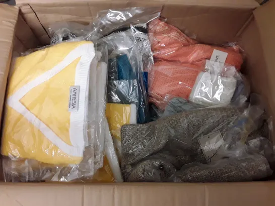 Lot 4052: LOT OF APPROXIMATELY 40 ASSORTED BAGGED CLOTHING ITEMS IN ...